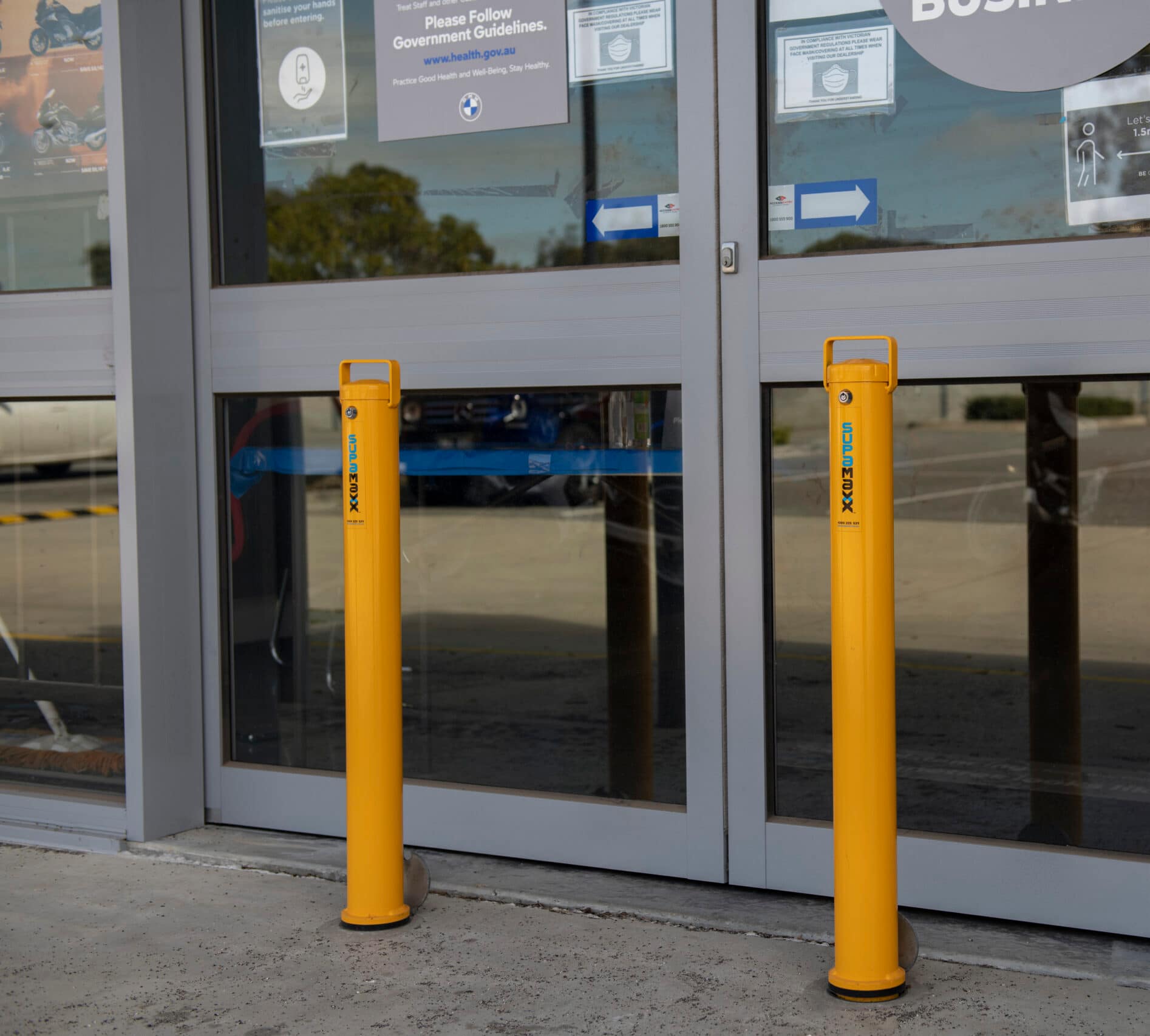Fixed vs Removable Bollards: What’s Best for Your Project? (2025 Guide ...